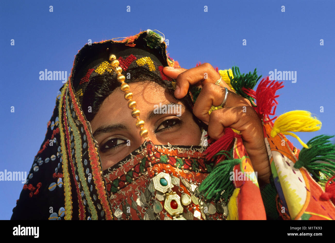 Bedouin women desert -Fotos und -Bildmaterial in hoher Auflösung – Alamy