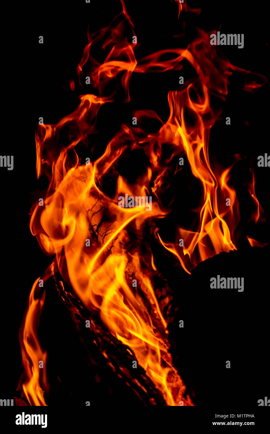 Real flames -Fotos und -Bildmaterial in hoher Auflösung – Alamy