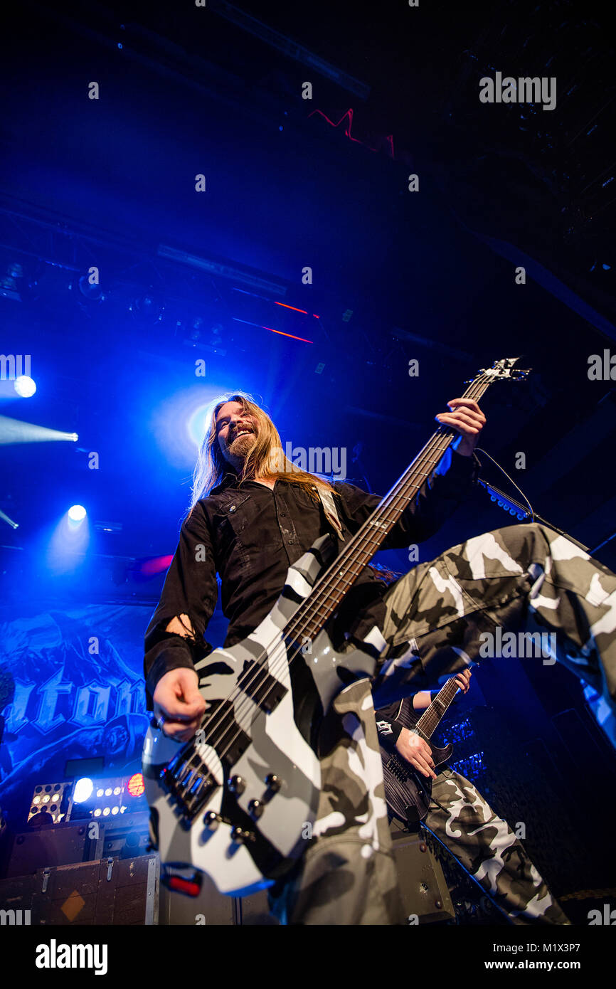 Sabaton bassist -Fotos und -Bildmaterial in hoher Auflösung – Alamy