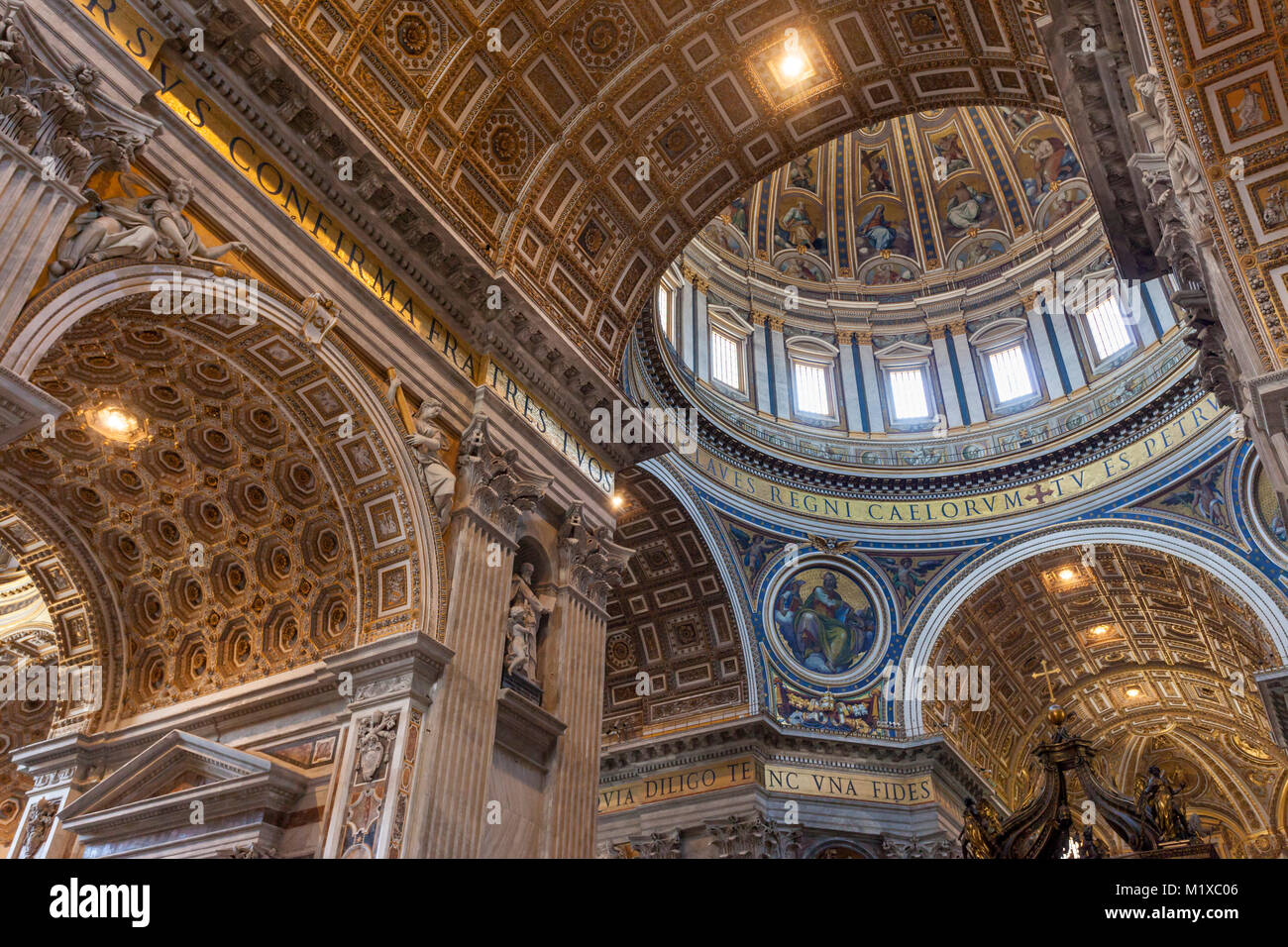 St. Peter's Basilica Interior Detail Stockfotos und -bilder Kaufen - Alamy
