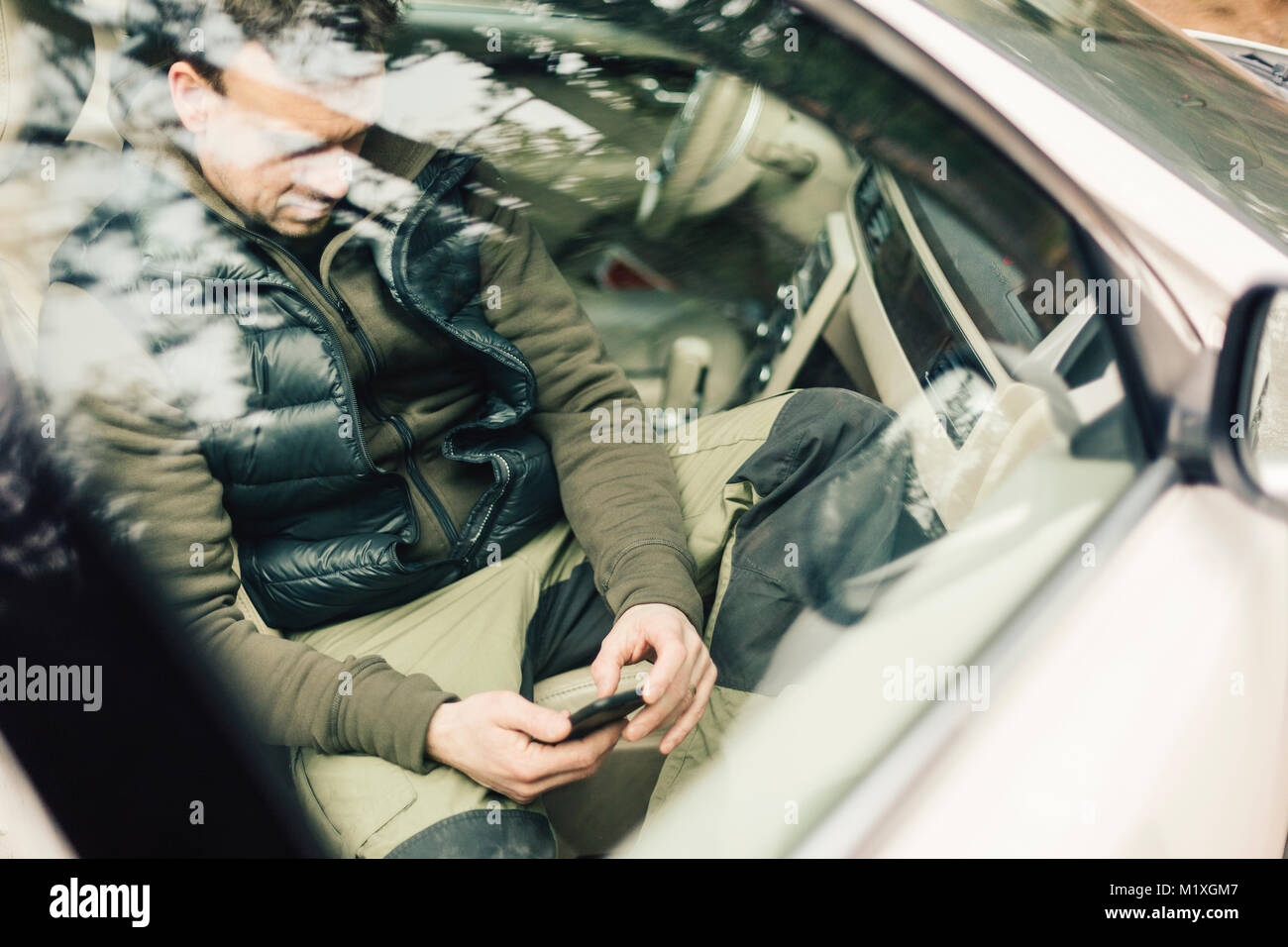 Auto Hinter Dem Fenster Stockfotos und -bilder Kaufen - Alamy