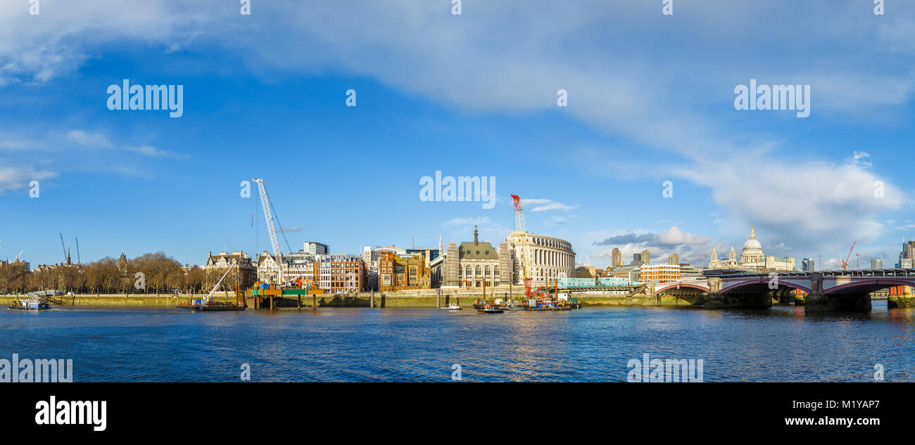 Krane auf die Blackfriars Bridge Vorland am Victoria Embankment, London ...