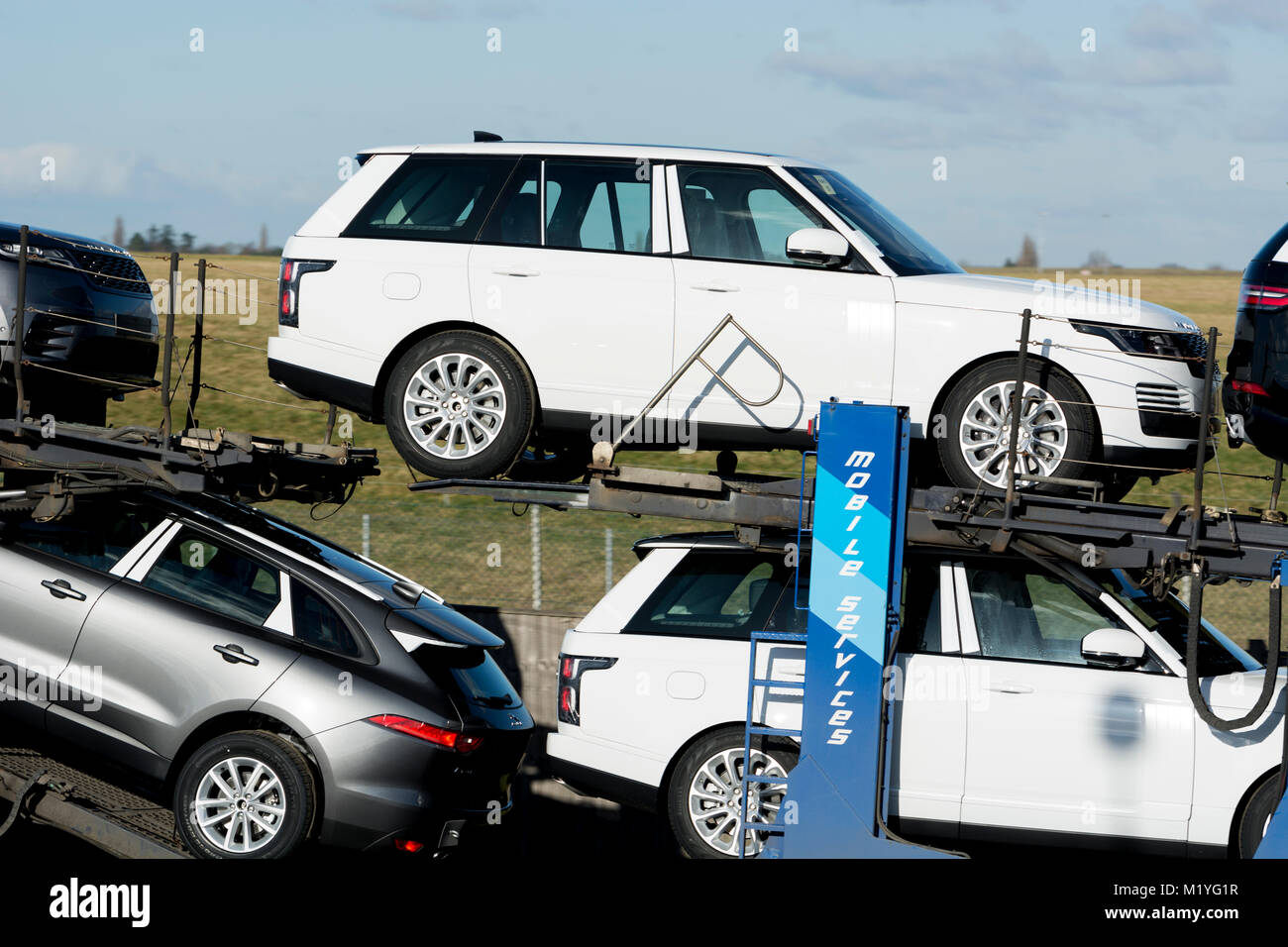 Auto transporter -Fotos und -Bildmaterial in hoher Auflösung – Alamy