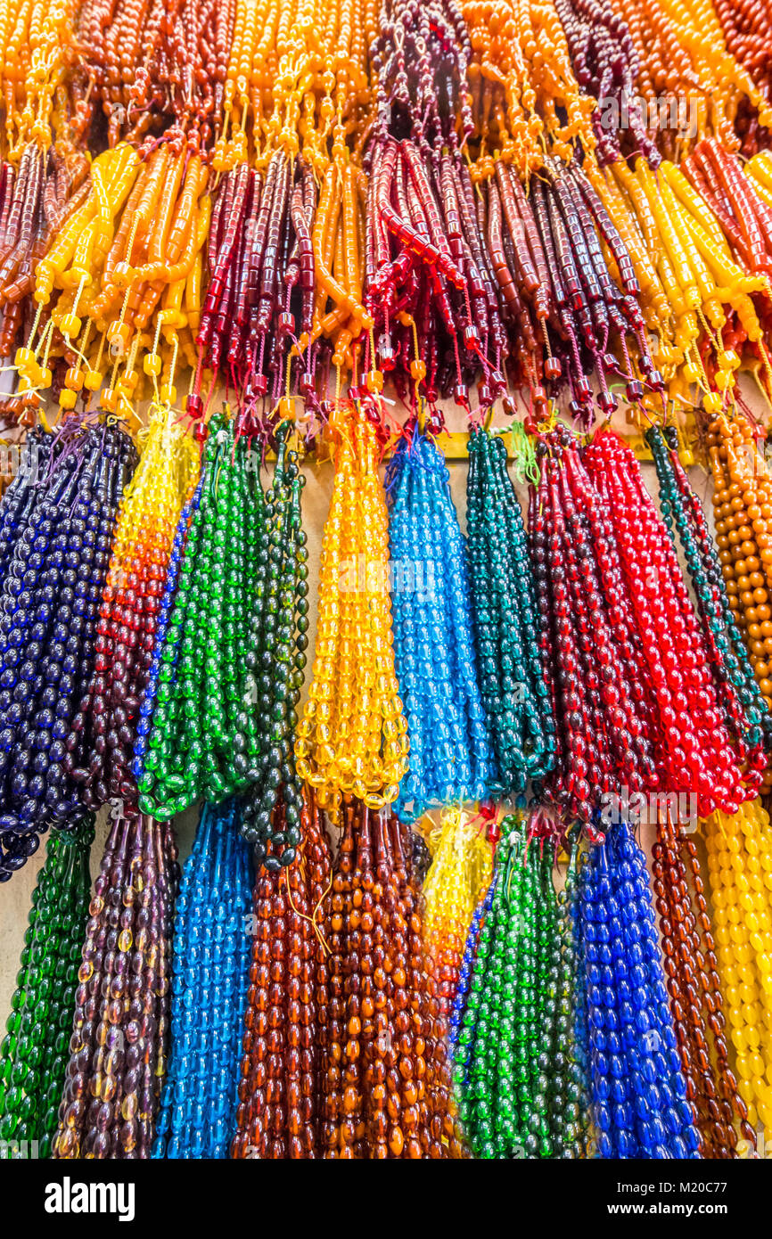Bunte Gebet Perlen in einer Reihe als tasbih benannt Stockfotografie ...