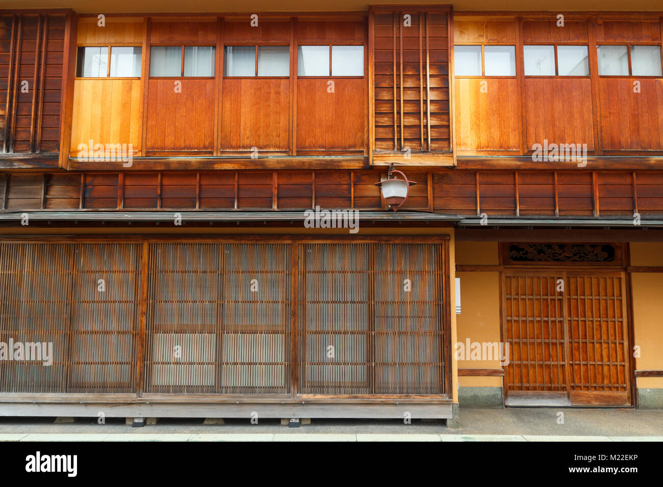 Holz traditionelles haus -Fotos und -Bildmaterial in hoher Auflösung – Alamy