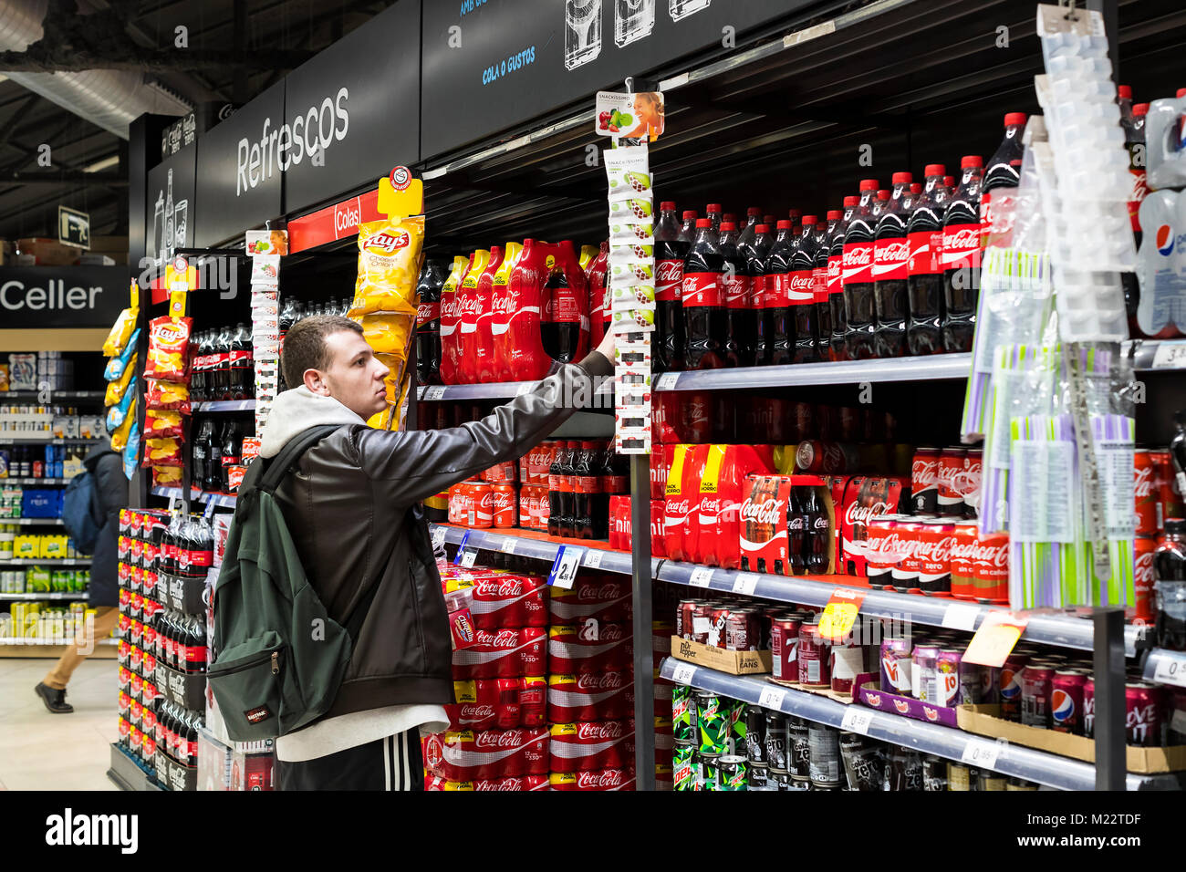 Carrefour store shelves -Fotos und -Bildmaterial in hoher Auflösung – Alamy