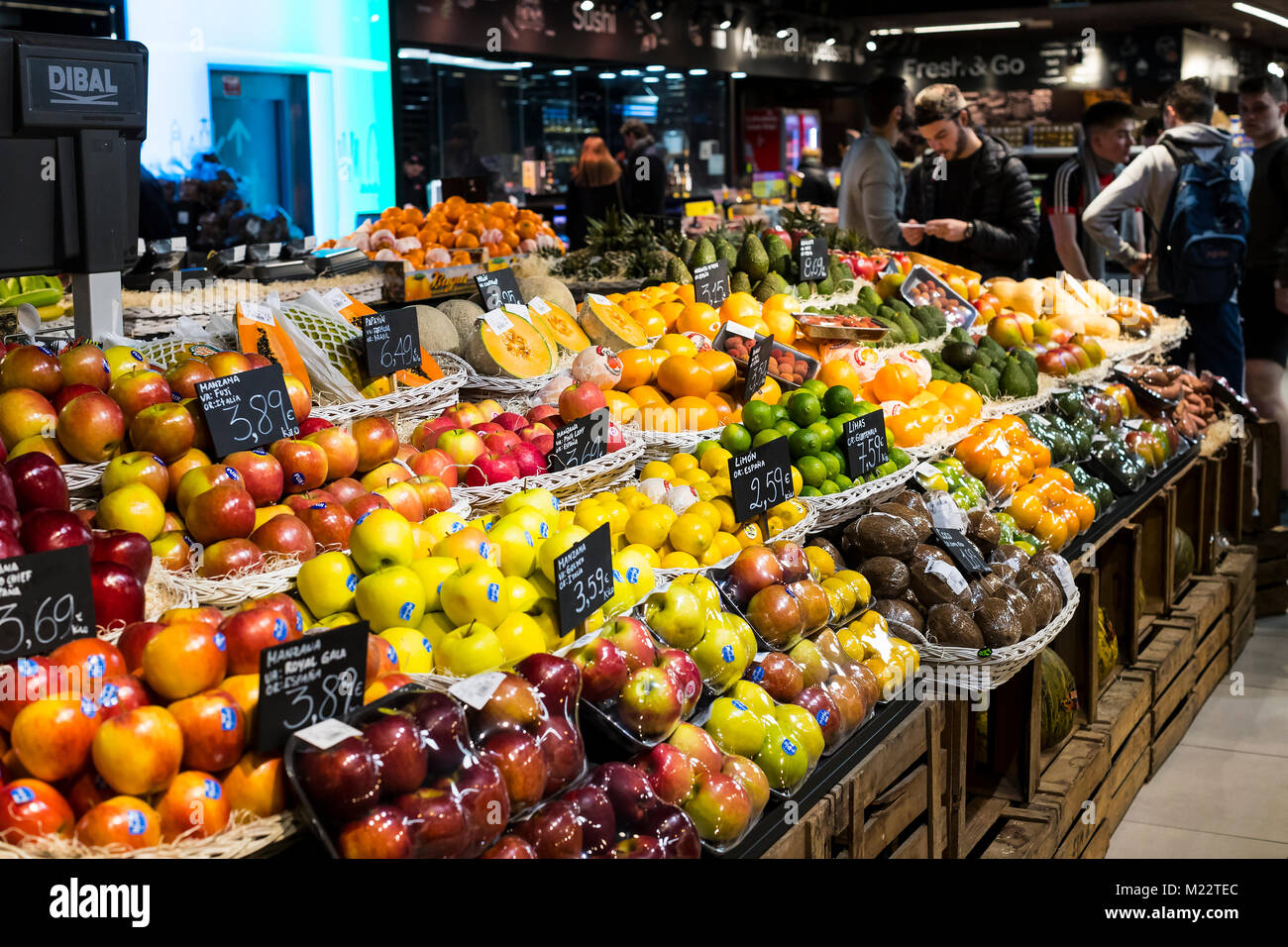 Carrefour store shelves -Fotos und -Bildmaterial in hoher Auflösung – Alamy