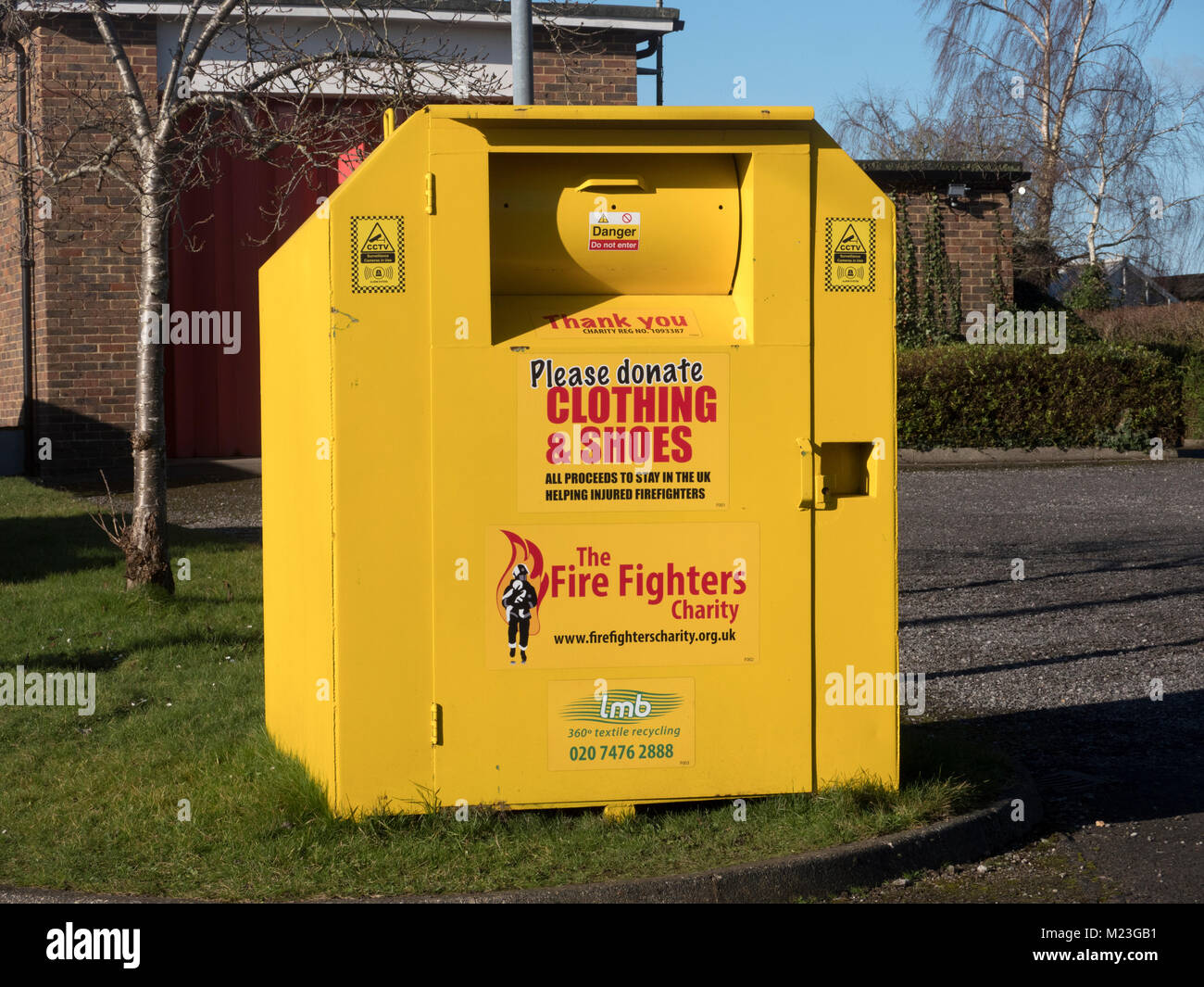 Spenden an feuerwehrleute -Fotos und -Bildmaterial in hoher Auflösung ...