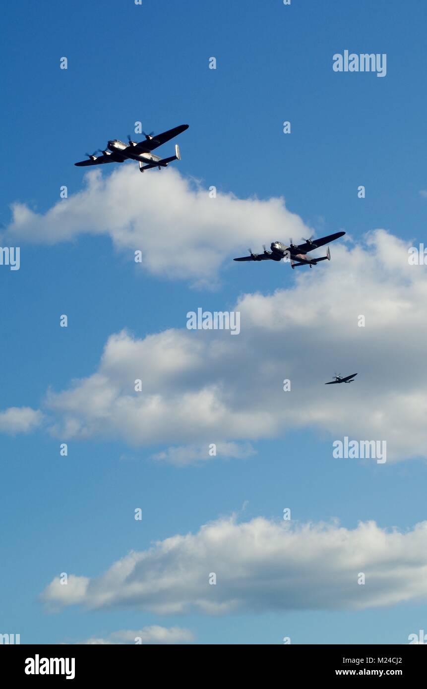 Die Schlacht um England Memorial Flight mit den letzten beiden ...