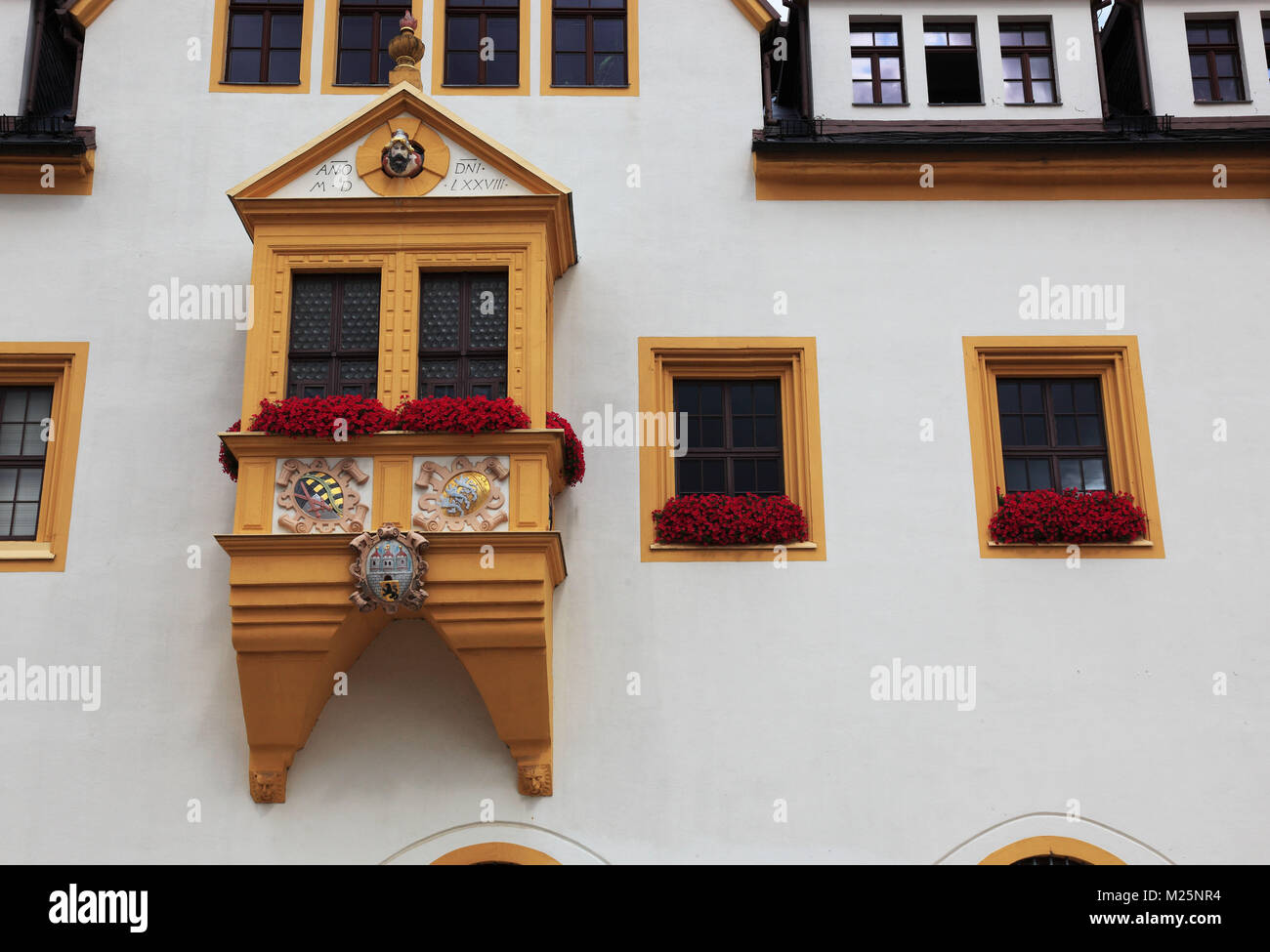 Wappen ein Einems Rathauserker; im Giebelfeld angeblich "der Kopf des ...