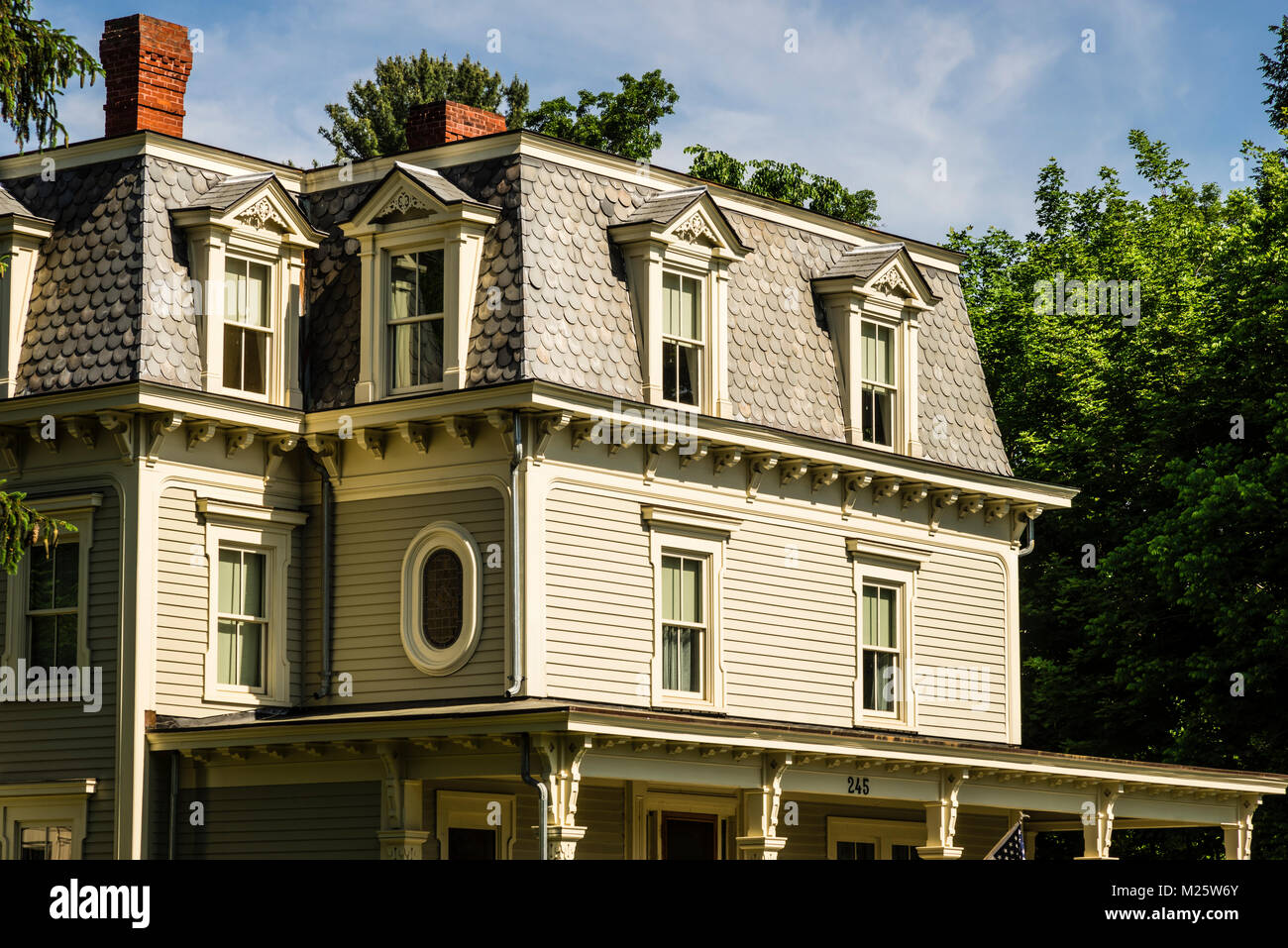 Mansardendach 245 Lachs Brook St. Granby, Connecticut, USA ...