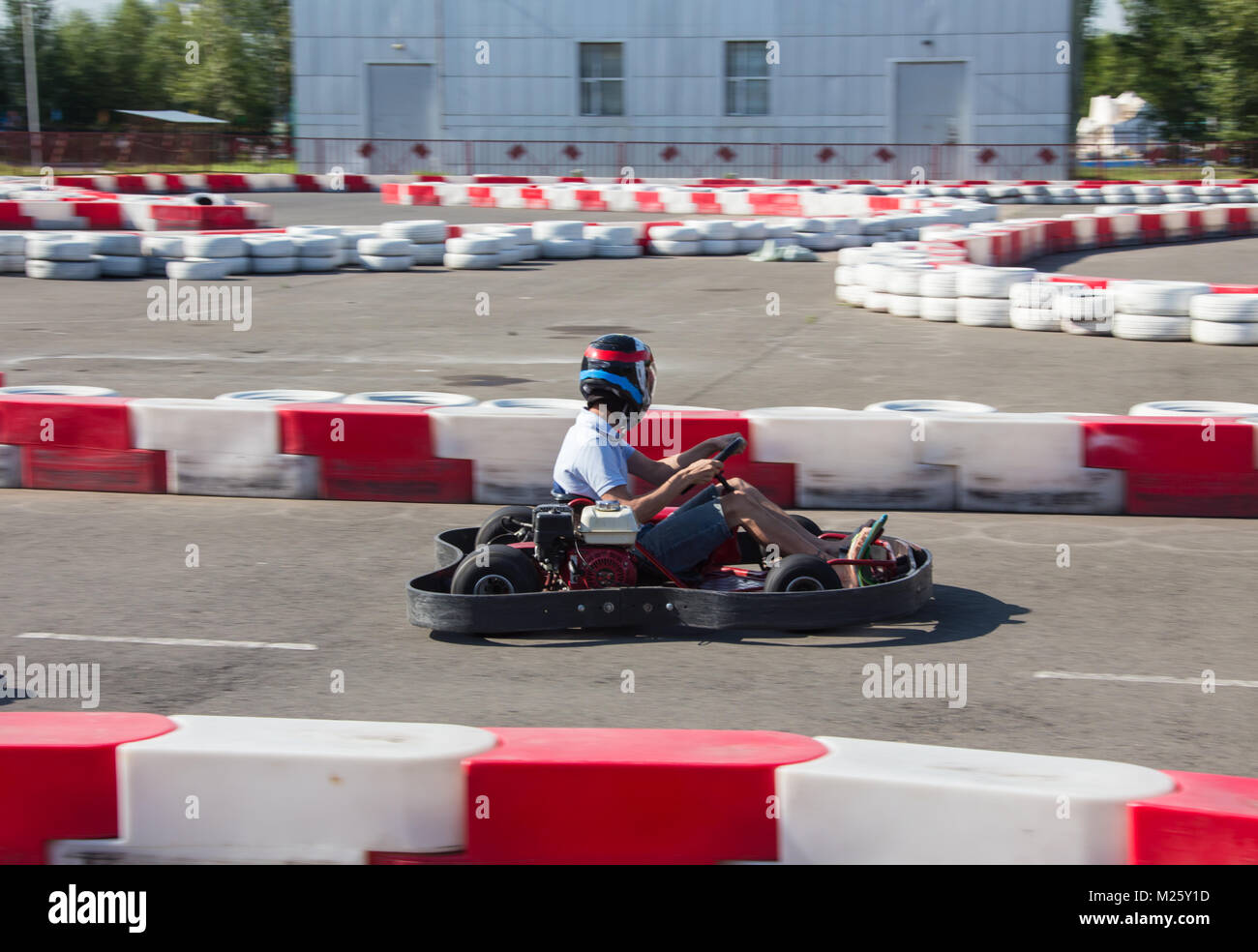 Indoor kartbahn -Fotos und -Bildmaterial in hoher Auflösung – Alamy