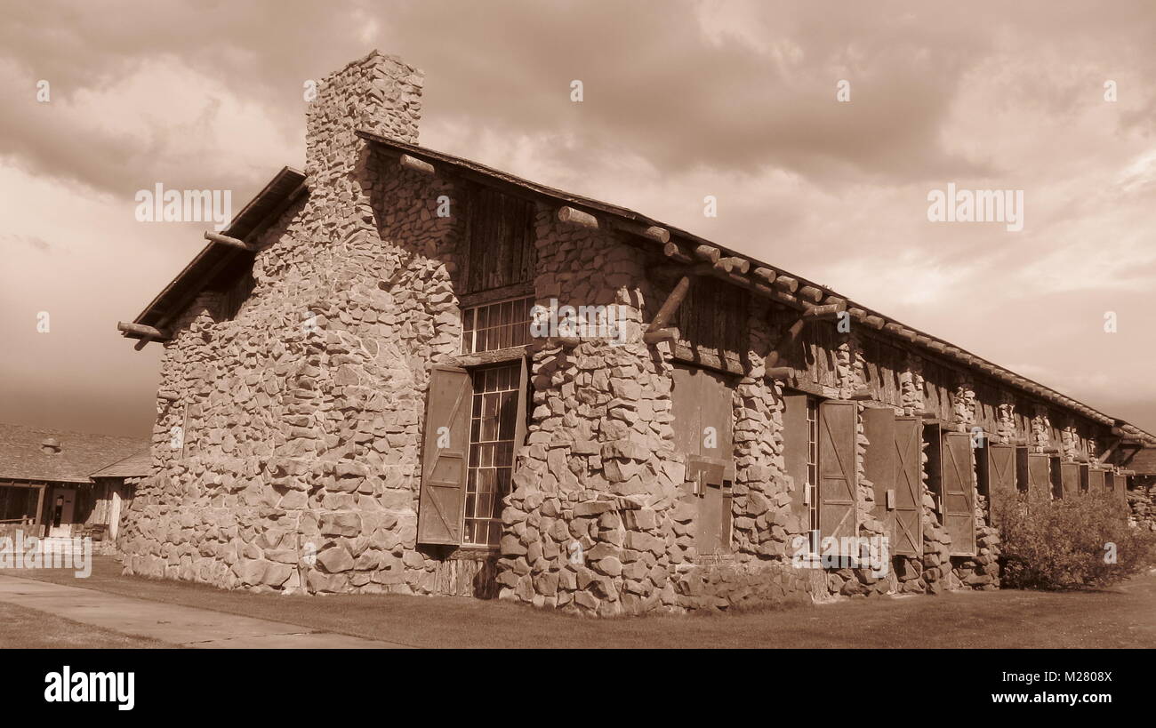 Yellowstone historic buildings -Fotos und -Bildmaterial in hoher ...