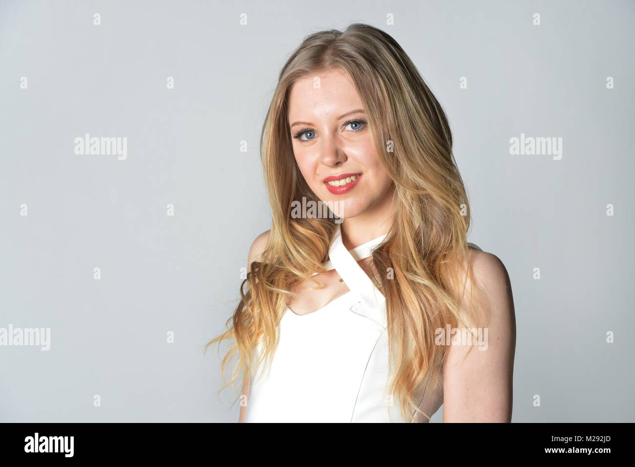 Fabienne Schmidt (Miss Thüringen), Kandidat der 'Miss Germany' posiert ...