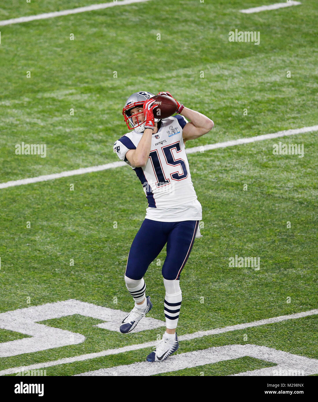 Februar 04, 2018 New England Patriots wide receiver Chris Hogan (15) macht eine Verriegelung ...