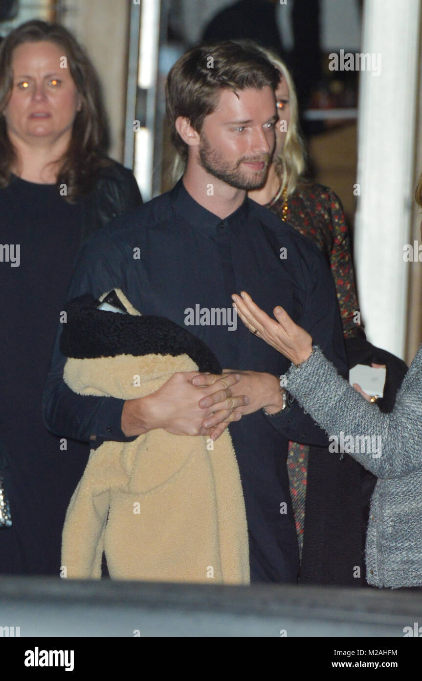 Laura Dern und Patrick Schwarzenegger verlassen das Esquire Magazin ...