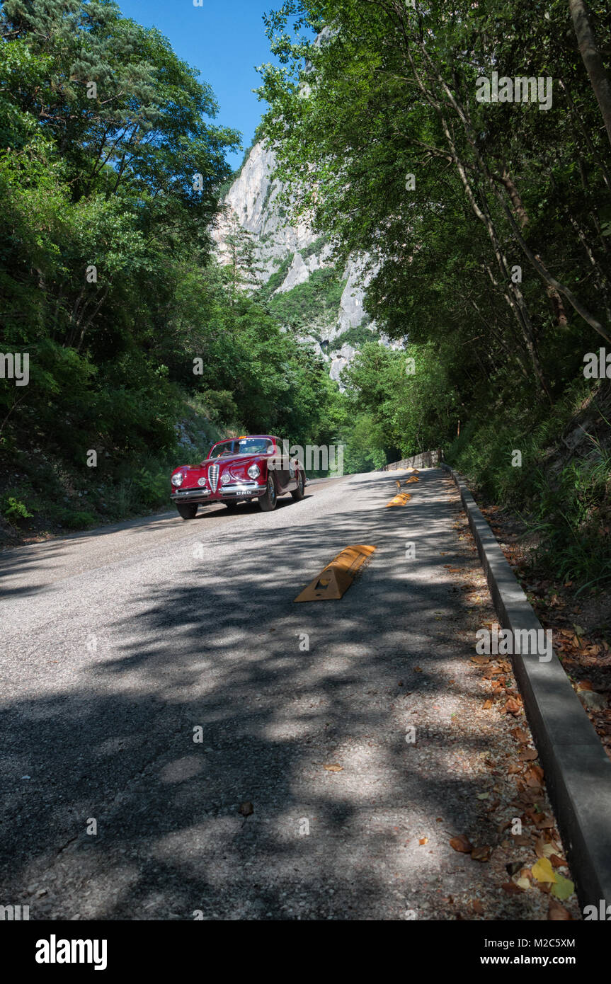 GOLA DEL FURLO, Italien - 19. Mai: Alfa Romeo 6C 2500 SS Villa D'Este ...
