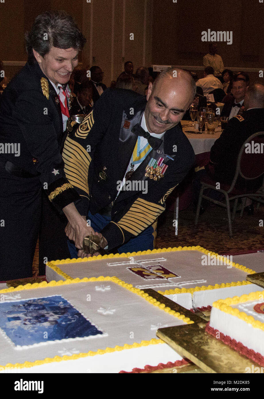 Us-Armee Brig. Gen. Deborah L. Kotulich (links), Kommandierender ...