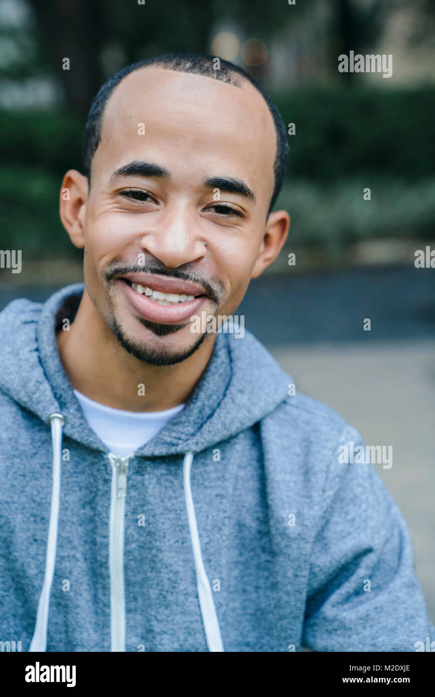 Kopf und schultern des mannes mit spitzbart -Fotos und -Bildmaterial in ...