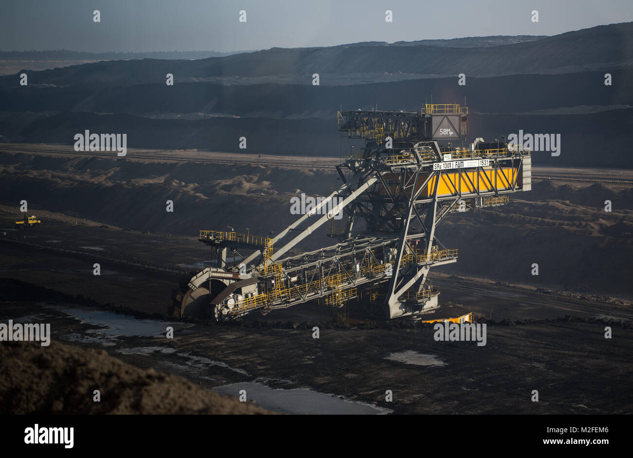 Boxberg, Deutschland. 07 Feb, 2018. Ein braun - Kohle Bagger produziert ...