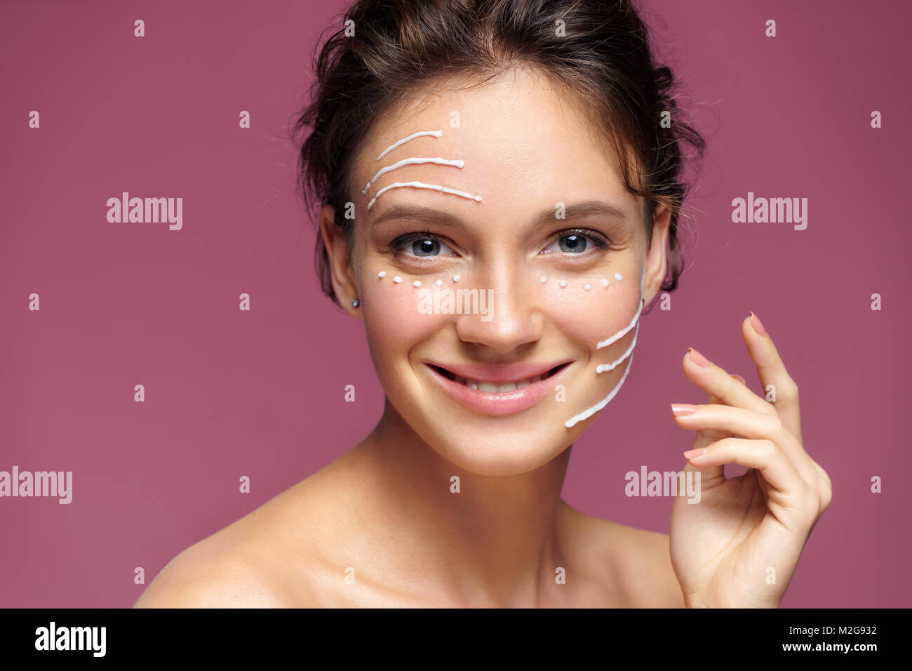 Lächelnde haut -Fotos und -Bildmaterial in hoher Auflösung – Alamy