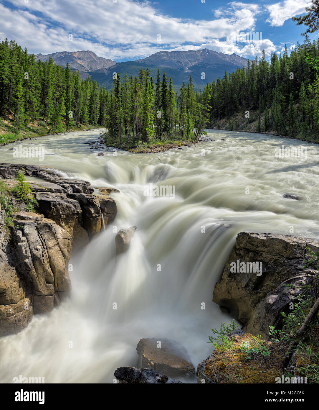 Wasserfall sunwapta -Fotos und -Bildmaterial in hoher Auflösung – Alamy