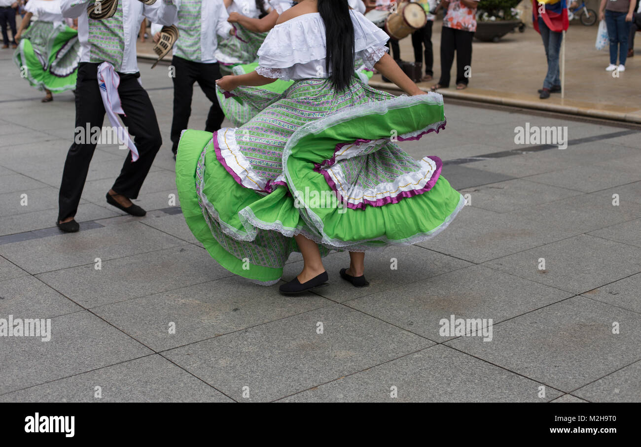 Kolumbianischer traditioneller volkstanz -Fotos und -Bildmaterial in hoher Auflösung – Alamy
