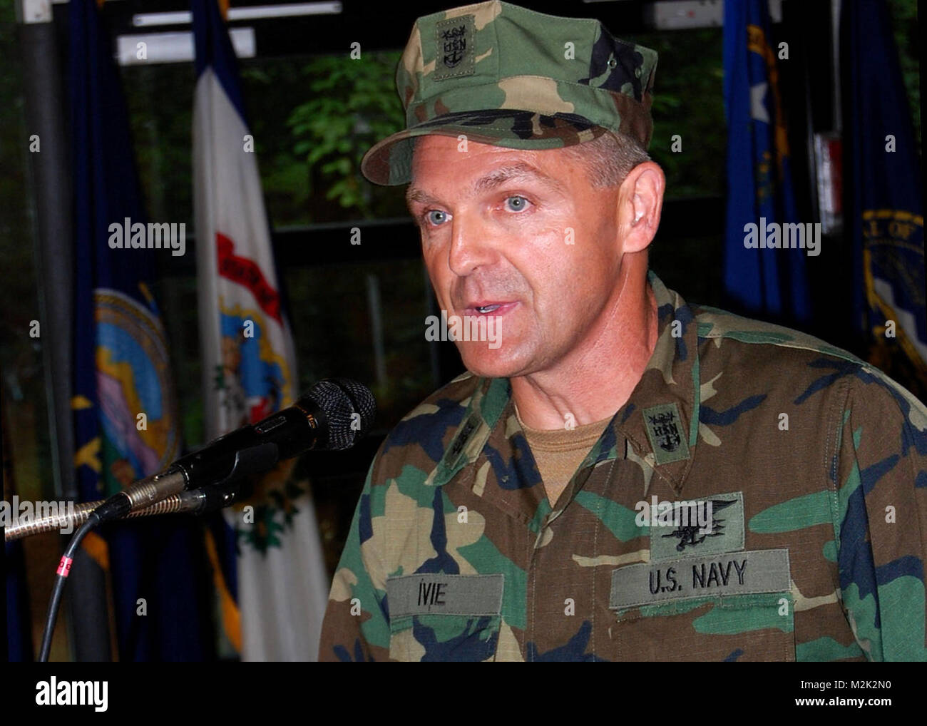 Command Master Chief Troy Ivie verabschiedet den Soldaten, Matrosen ...