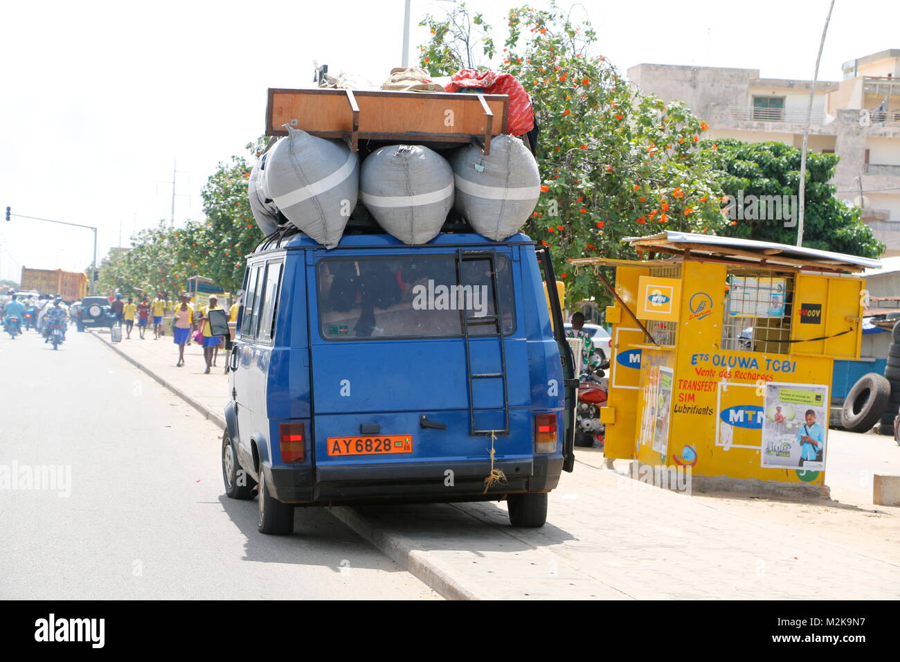 Overloaded car africa -Fotos und -Bildmaterial in hoher Auflösung – Alamy