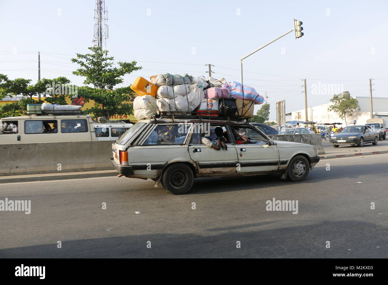 Overloaded car africa -Fotos und -Bildmaterial in hoher Auflösung – Alamy