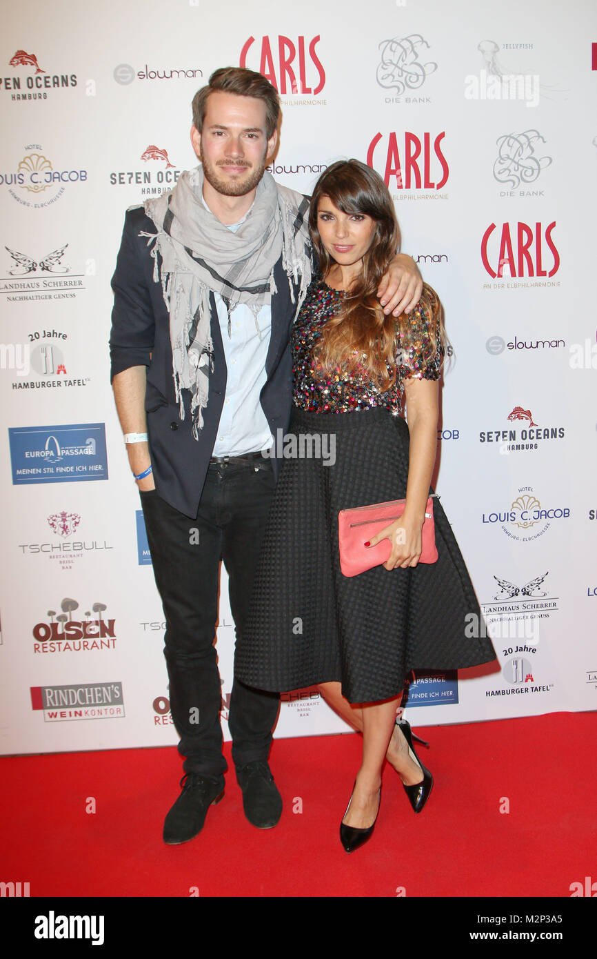 Johannes Strate (Revolverheld) mit Partnerin) Anna Angelina Wolfers ...