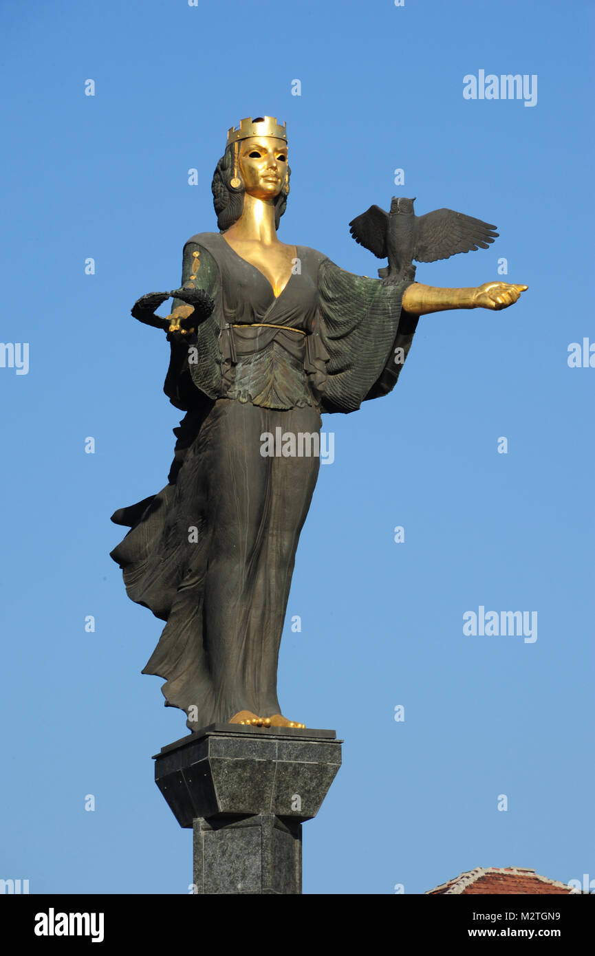 Die Statue von Sveta Sofia (Statue der Heiligen Sophia) im Zentrum von ...