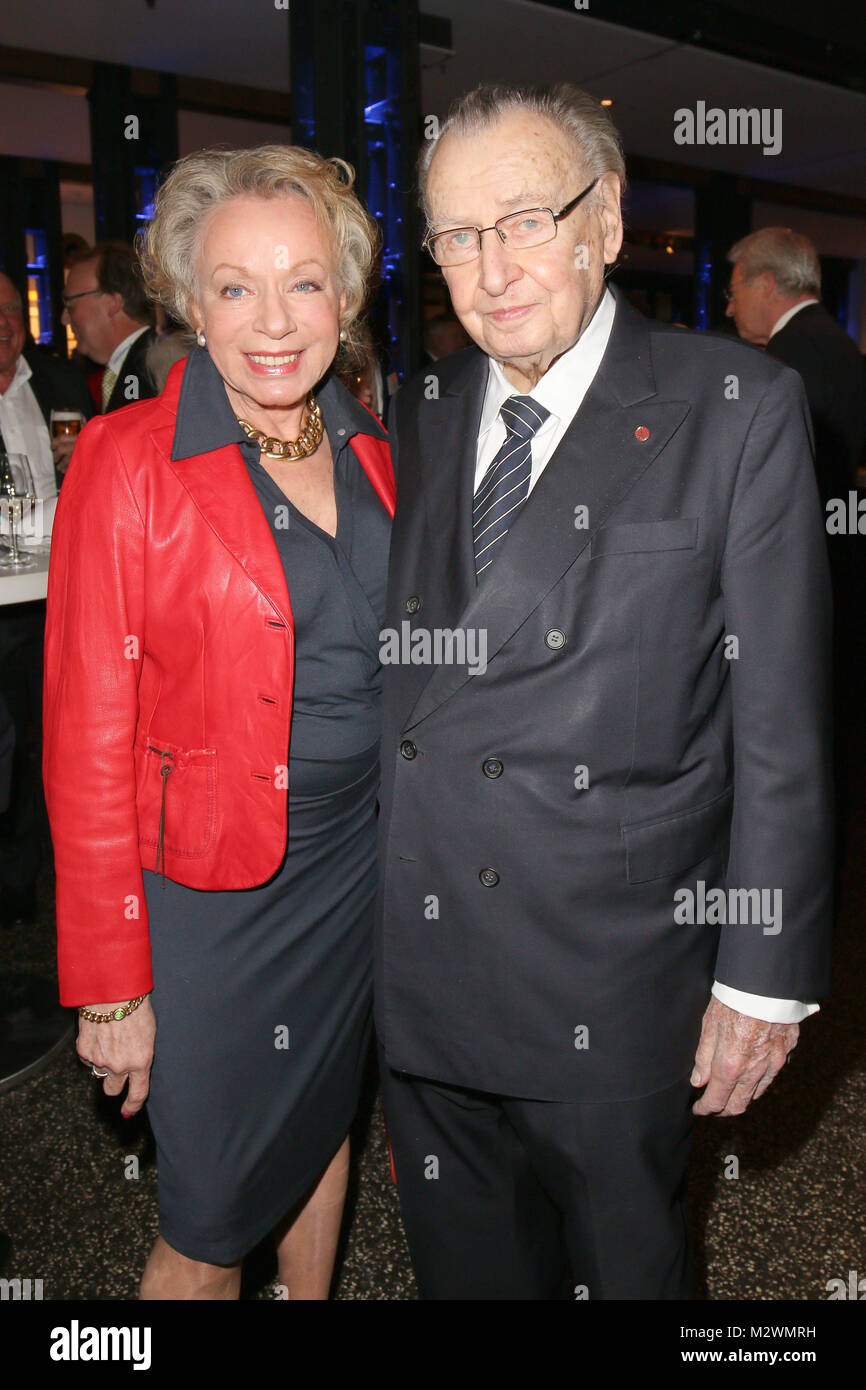 Carola W. Zehle (Carl Tiedemann) mit Prof. Peter Tamm, Hamburger ...