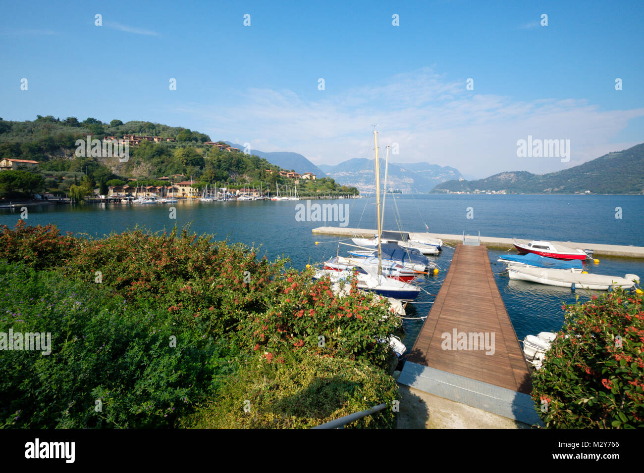 Der Iseosee (Lago d'Iseo) von Sulzano, Lombardei, Italien ...