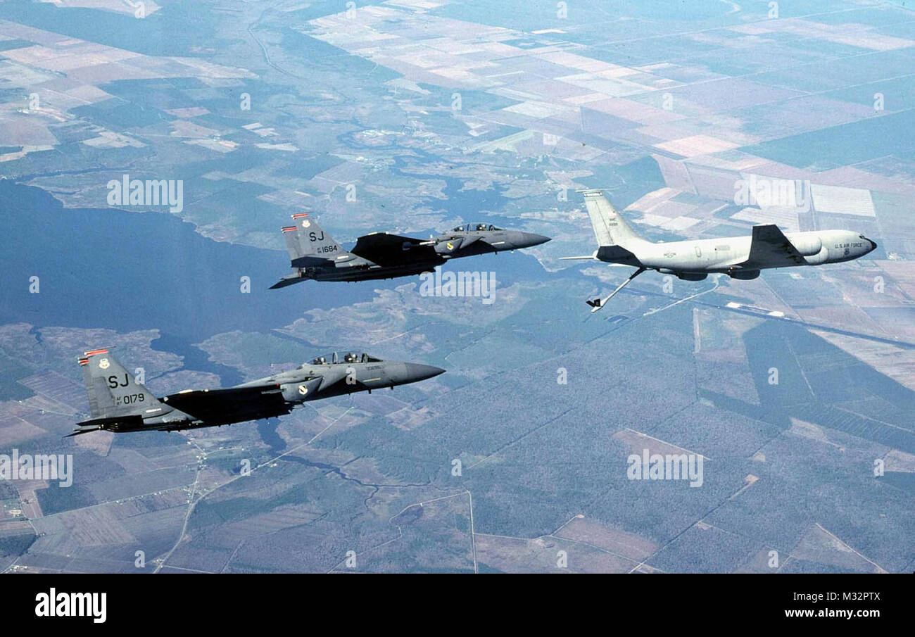 F-15E von Seymour Johnson AFB, NC und KC-135 R von Macdill AFB, Florida ...