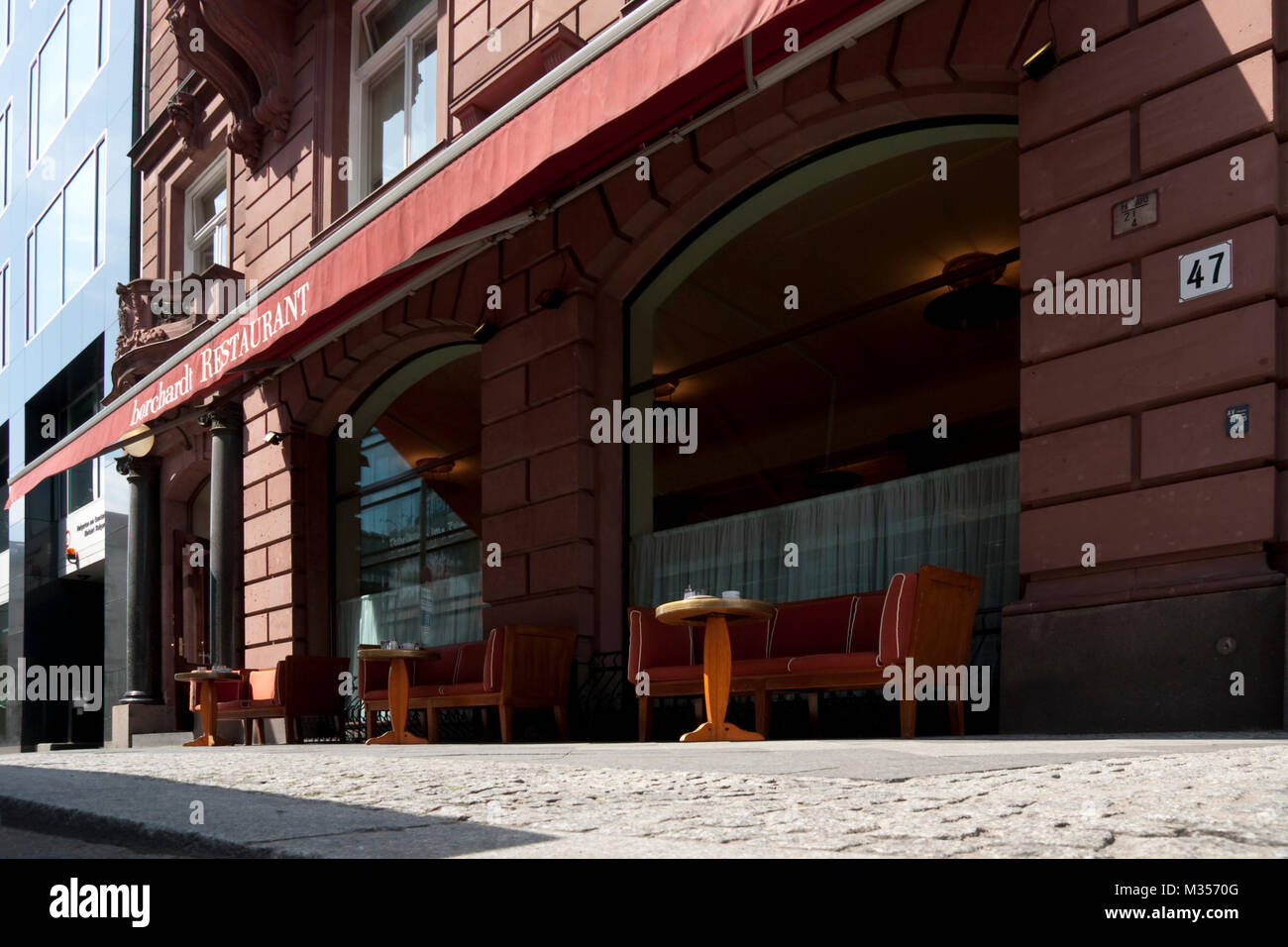 At the restaurant borchardt -Fotos und -Bildmaterial in hoher Auflösung ...