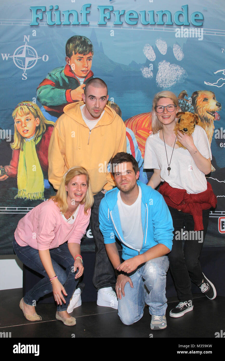 Fuenf freunde Stockfotos und -bilder Kaufen - Alamy