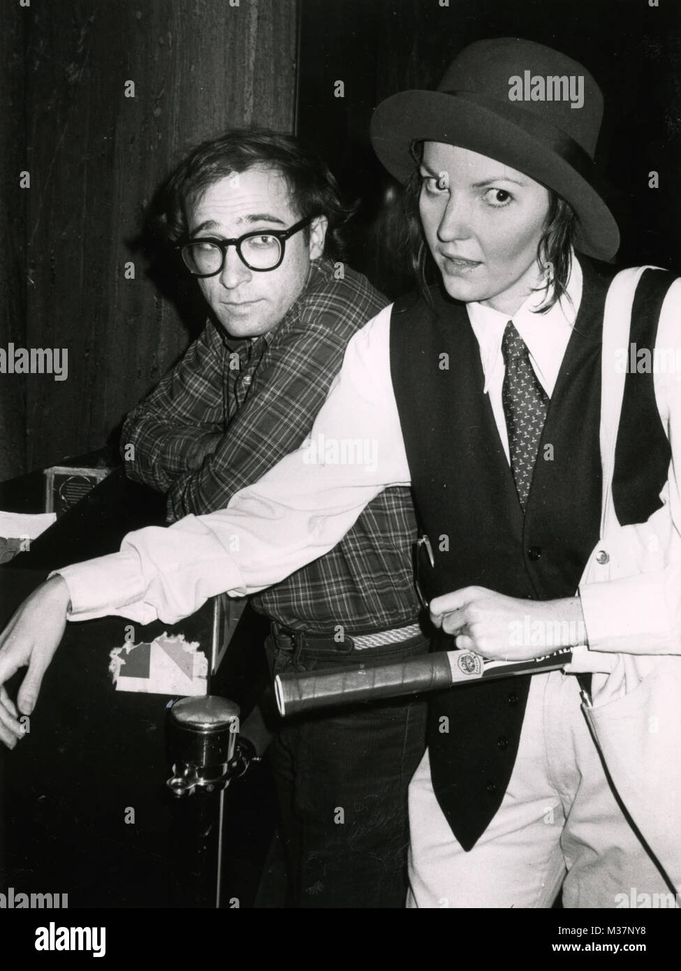 Woody Allen und Diane Keaton (imitatoren) in New York City. Jume 1982 ...