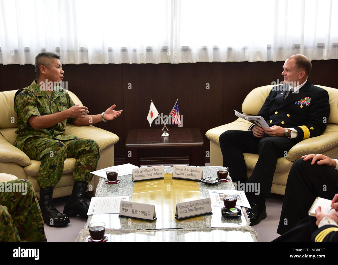 Spricht mit maj gen tomofusa harada -Fotos und -Bildmaterial in hoher ...