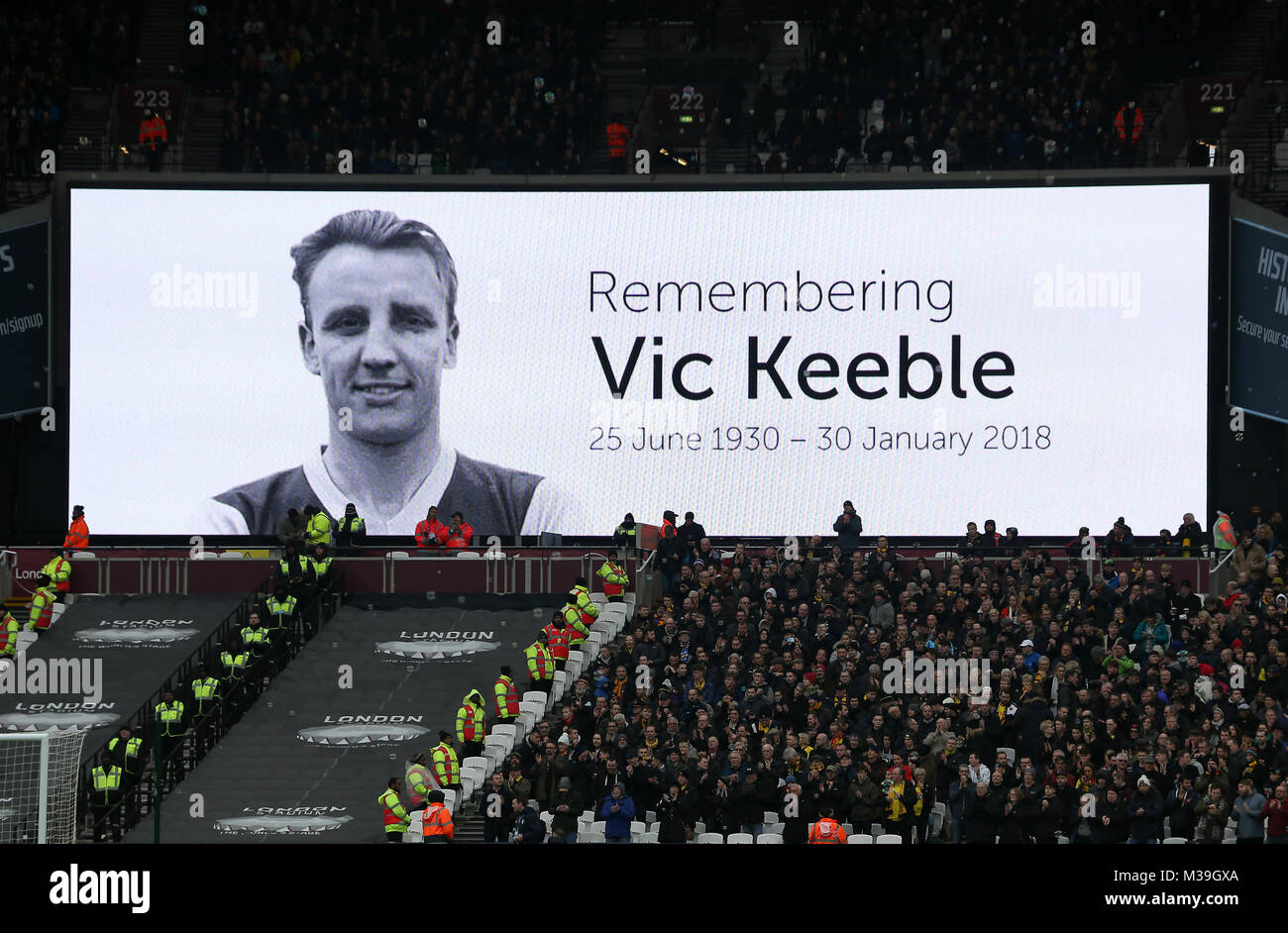 Banner für Vic Keeble, der früh diese Woche starb vor dem Kick-off in ...