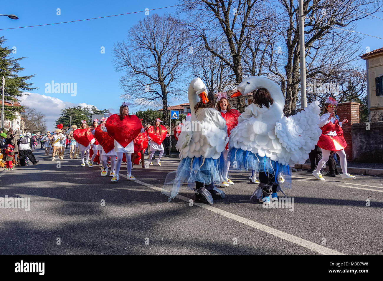 OPICINA, Triest, Italien, 10. Februar 2018: Unbekannter Teilnehmer der ...
