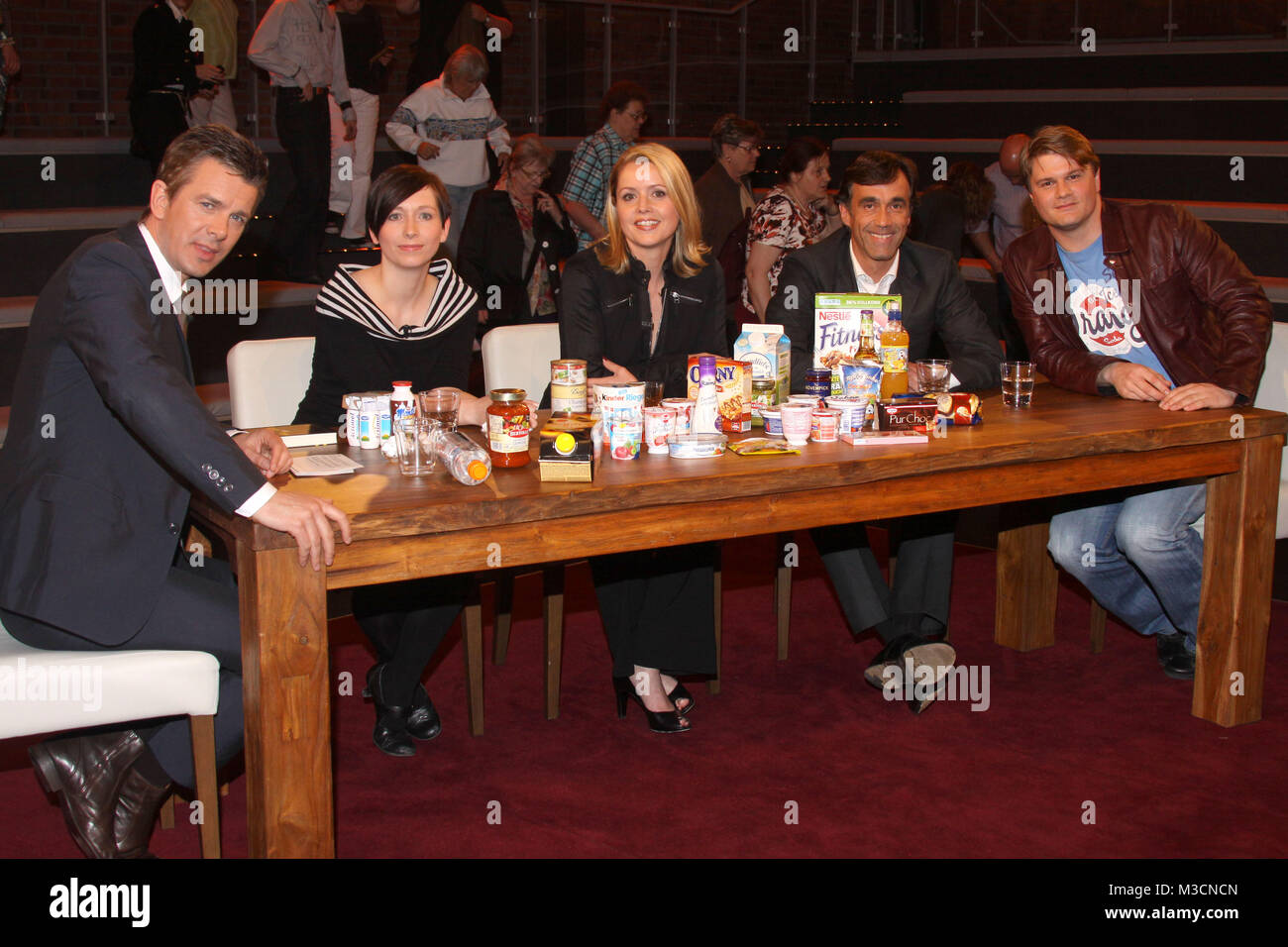 Lanz, 27.04.2010, Thema: Werbeluegen, Astrid Frohloff (Moderatorin ...