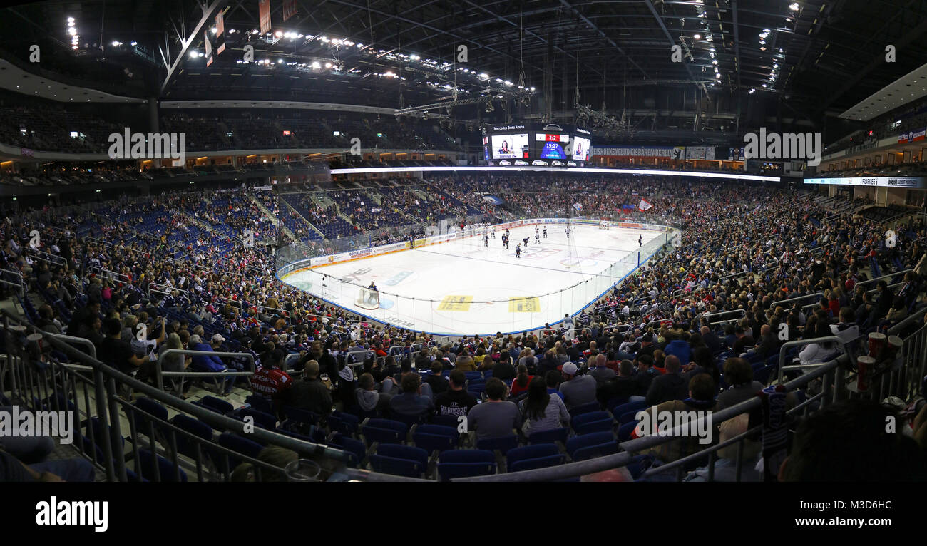 Mercedes benz arena berlin -Fotos und -Bildmaterial in hoher Auflösung ...