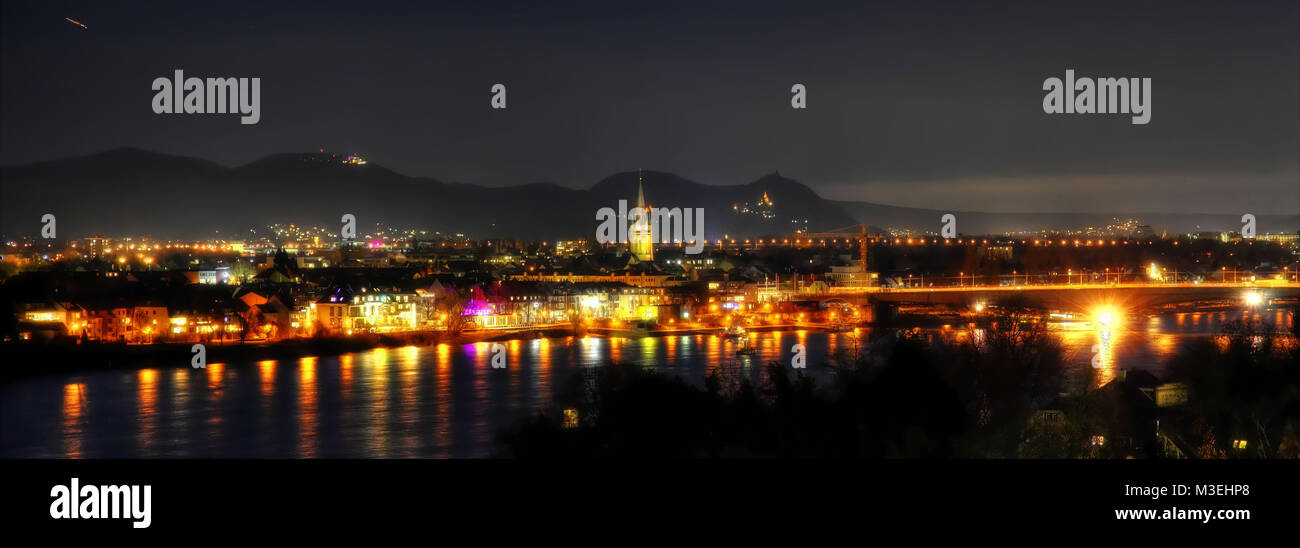 Bonn Panorama bei Nacht, Deutschland im Jahr 2015 übernommen ...