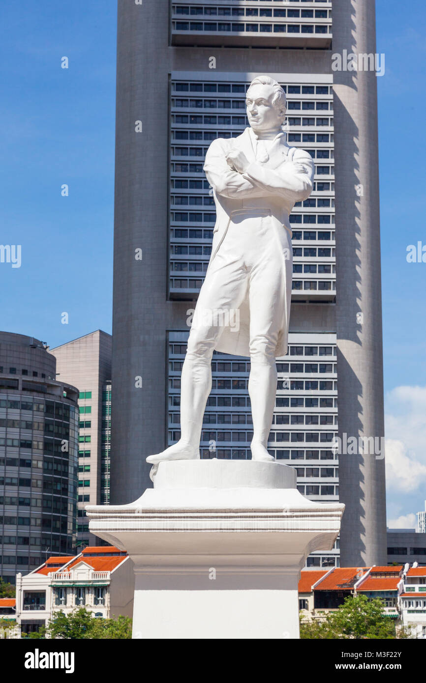 Die Statue von Sir Thomas Stamford Raffles in Singapur, steht an der ...