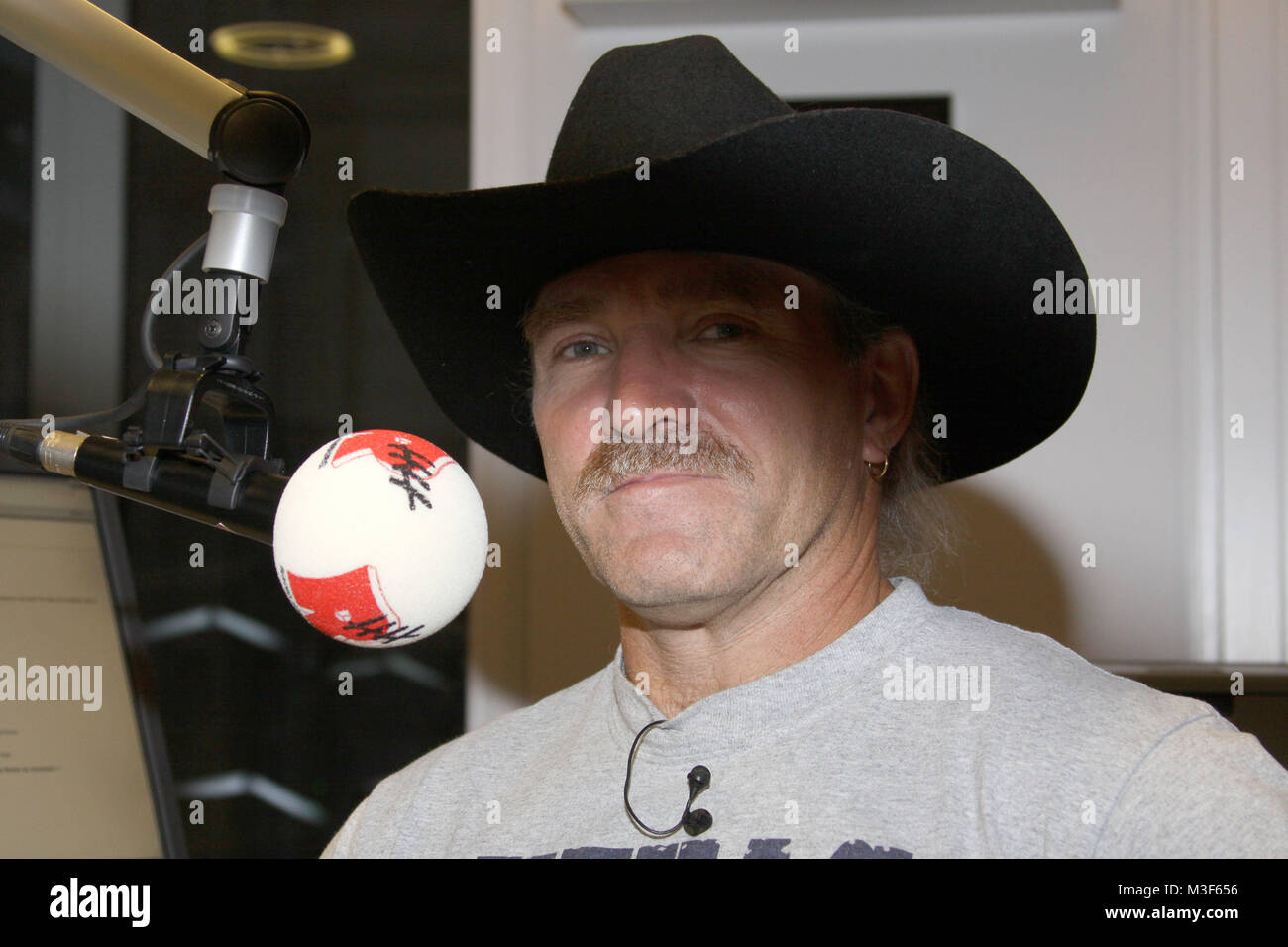 Hamburger jung -Fotos und -Bildmaterial in hoher Auflösung – Alamy