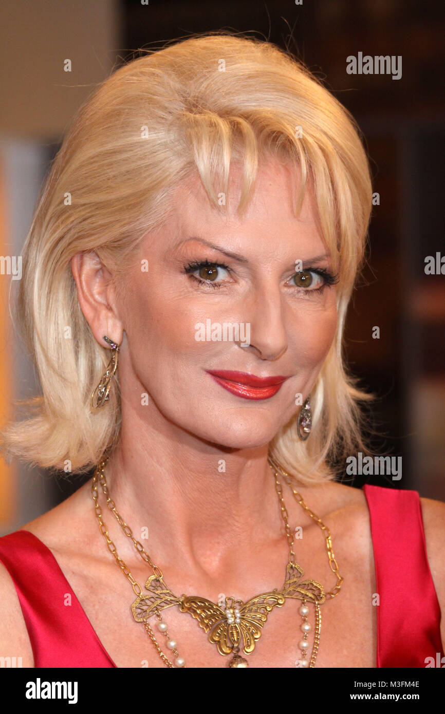 Desiree nick -Fotos und -Bildmaterial in hoher Auflösung - Seite 5 - Alamy