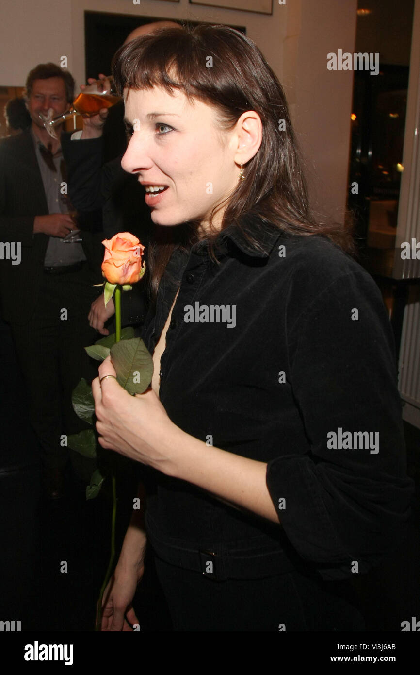 Meret becker premiere hamburg -Fotos und -Bildmaterial in hoher ...