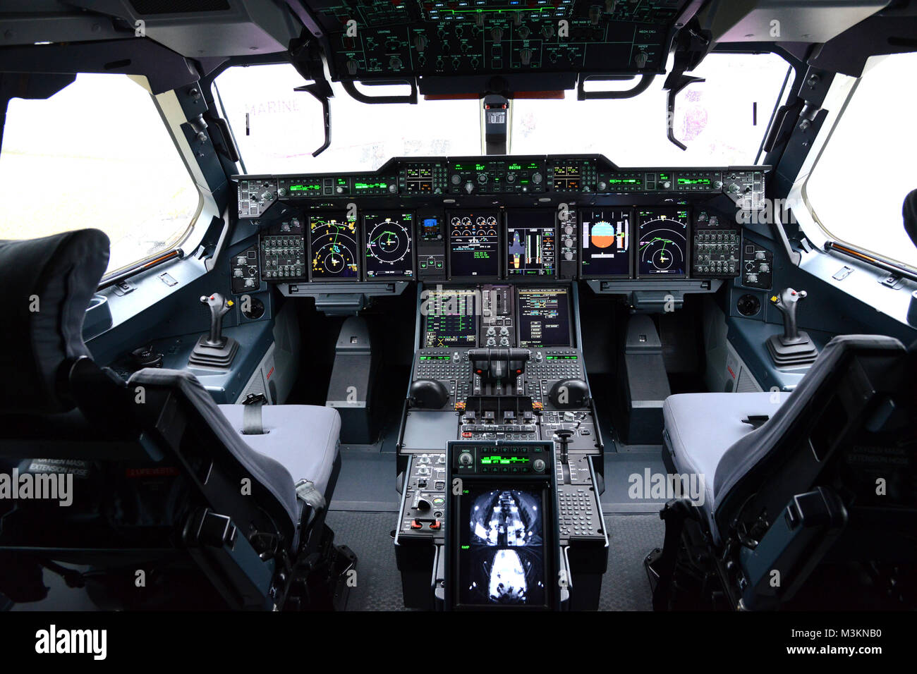 Airbus A400m Cockpit Stockfotos und -bilder Kaufen - Alamy