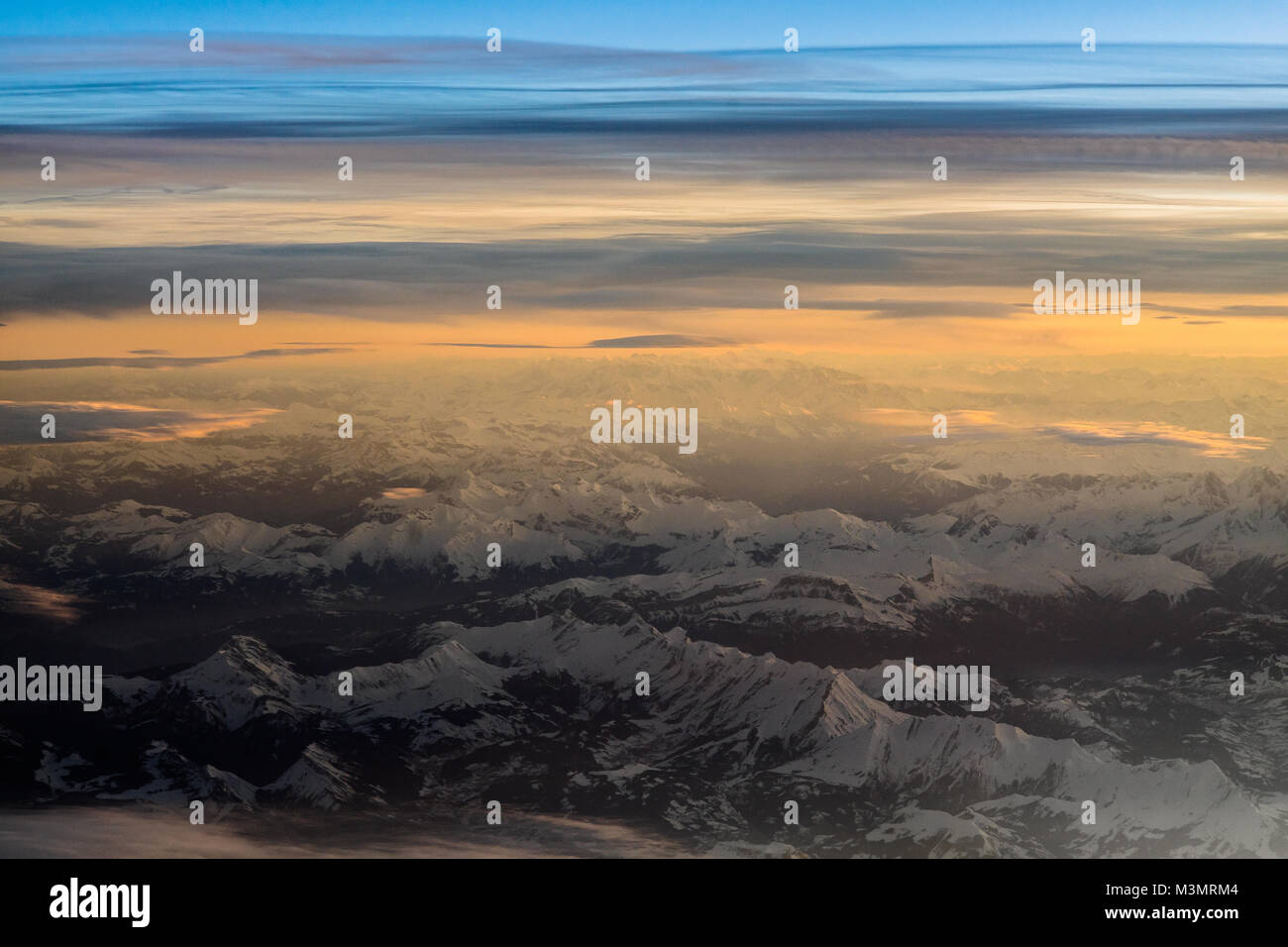 Alpen von oben -Fotos und -Bildmaterial in hoher Auflösung – Alamy